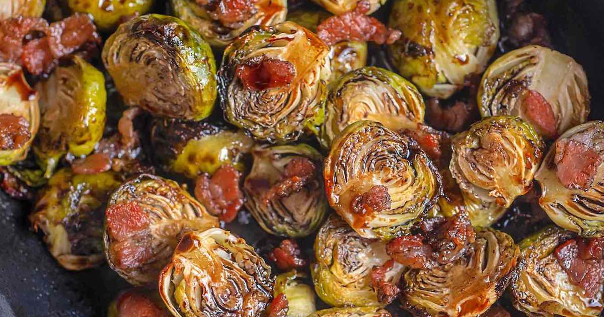 Coles de Bruselas con beicon y miel, una receta repleta de contrastes