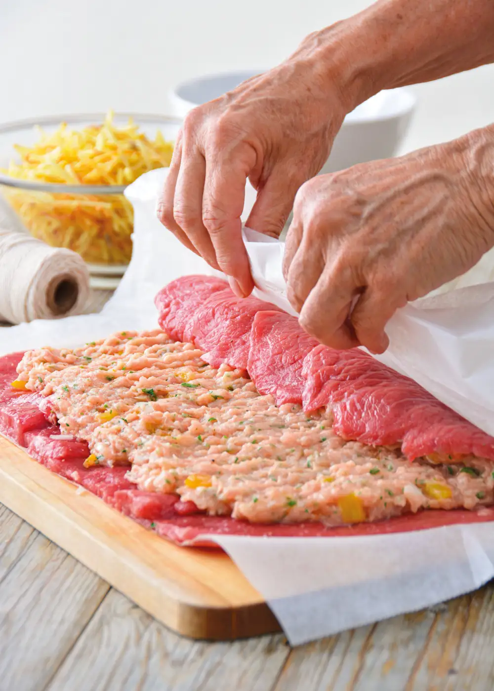 Rollitos de ternera rellenos de carne de pollo y pimiento