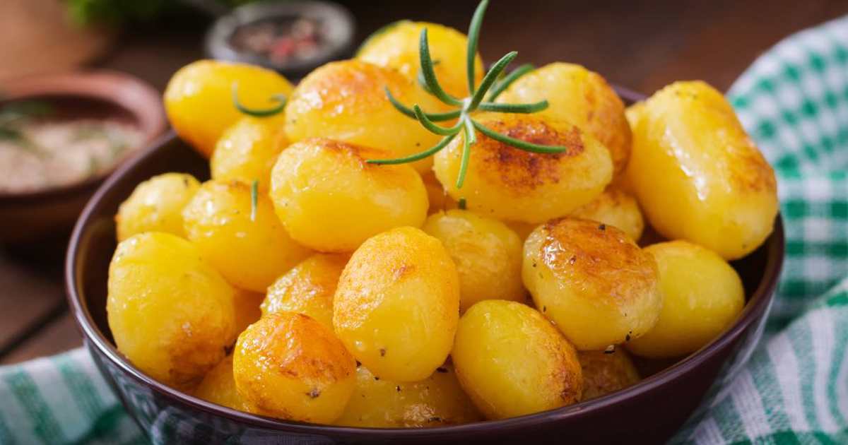 Patatas risoladas, con mantequilla y aceite: la guarnición más fácil y ...
