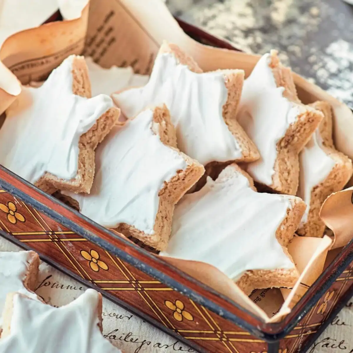 Galletas de canela glaseadas, las estrellitas dulces más navideñas