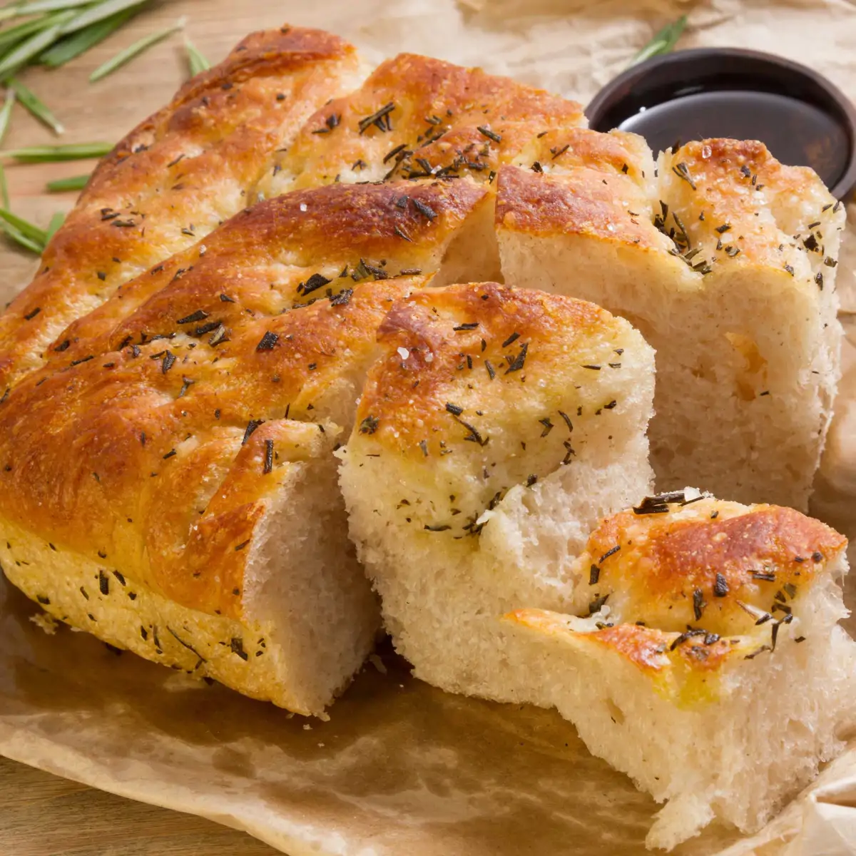Focaccia, receta fácil de pan italiano esponjoso y burbujeante (sin amasar)