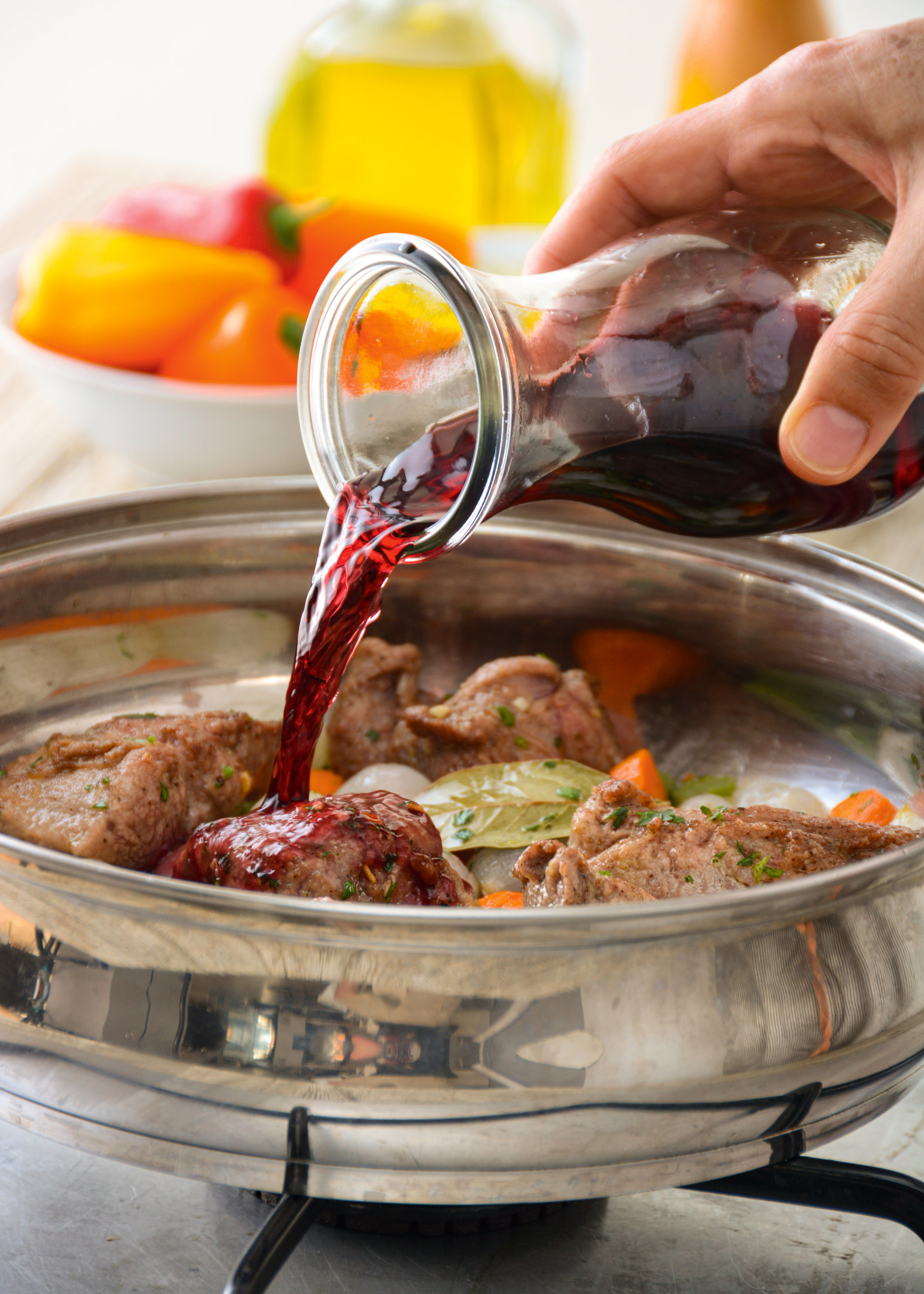 Guiso de ternera al vino tinto con cebollitas y pimientos baby (tipo ...