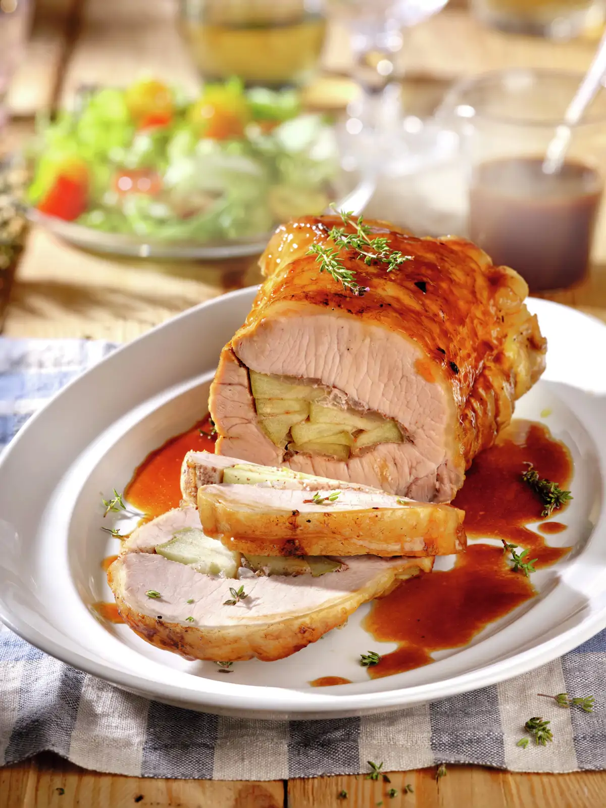 Rollo de cerdo mechado con pollo y verduras: una receta vistosa, fácil ...