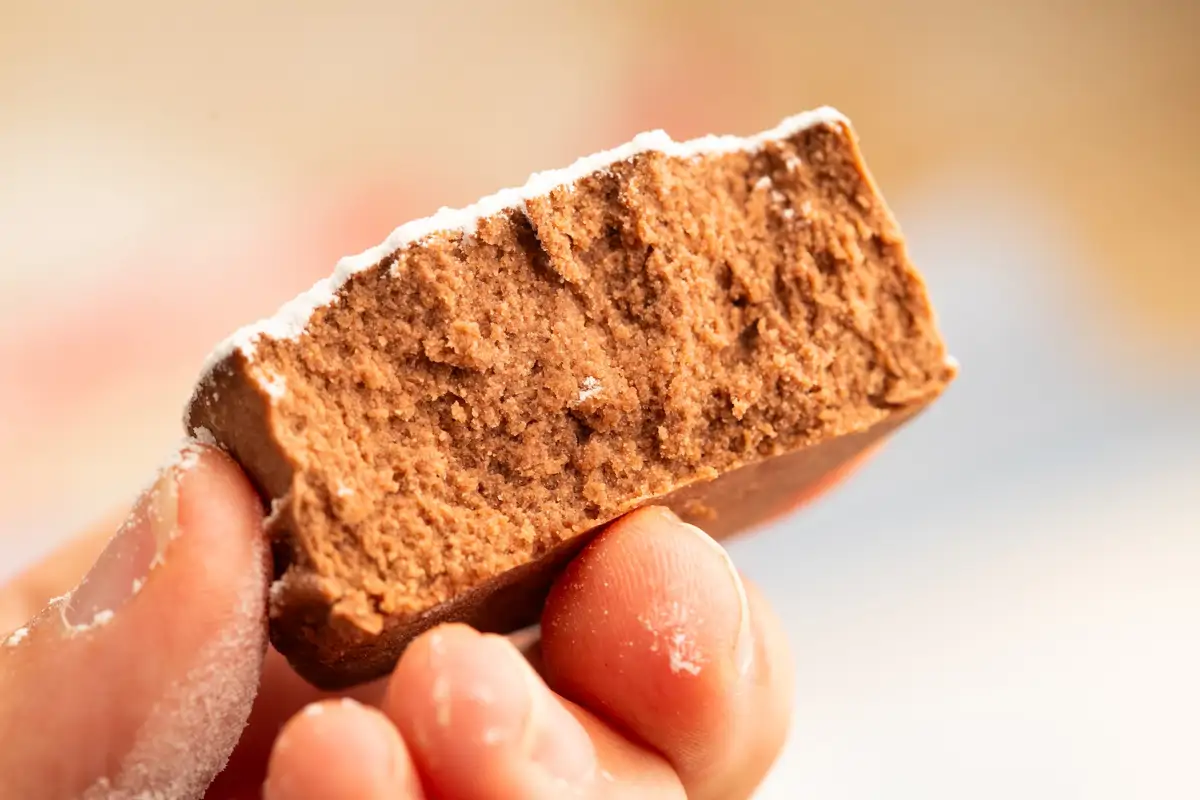 Mantecados de chocolate: un toque de cacao al dulce tradicional navideño