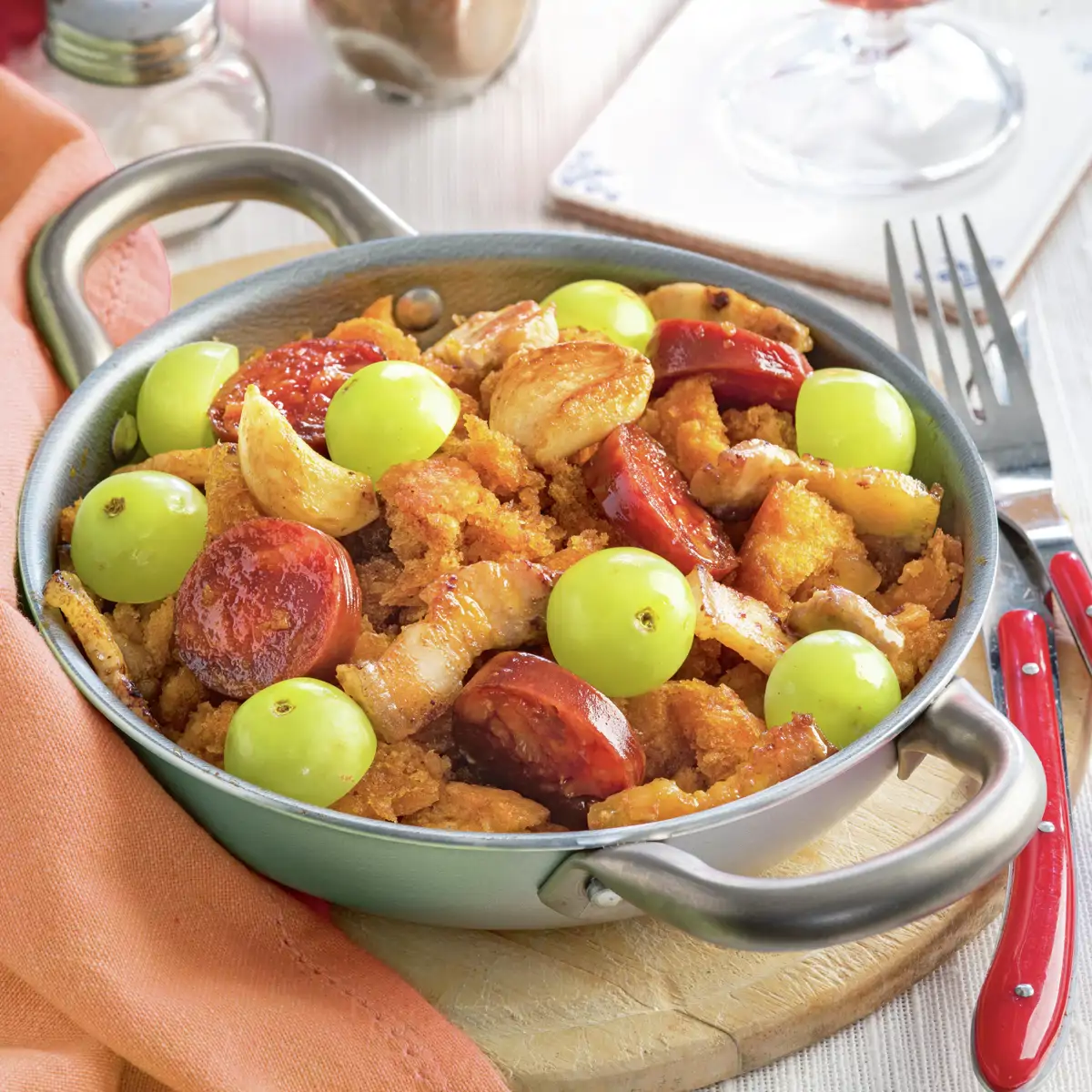 Migas extremeñas con uvas, una receta de aprovechamiento fácil y sabrosa