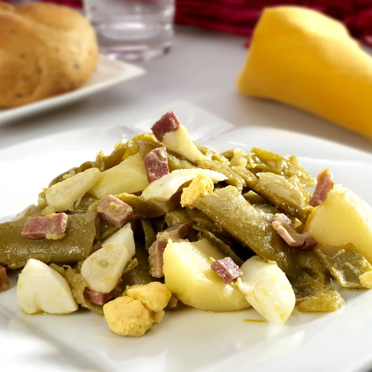 El aderezo fácil para judías verdes: con huevo y jamón quedan supergustosas