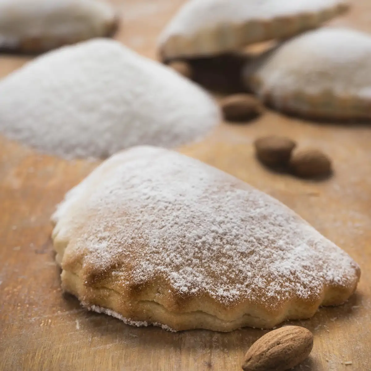 Cassatelle rellenos de ricotta, dulce siciliano de Carnaval