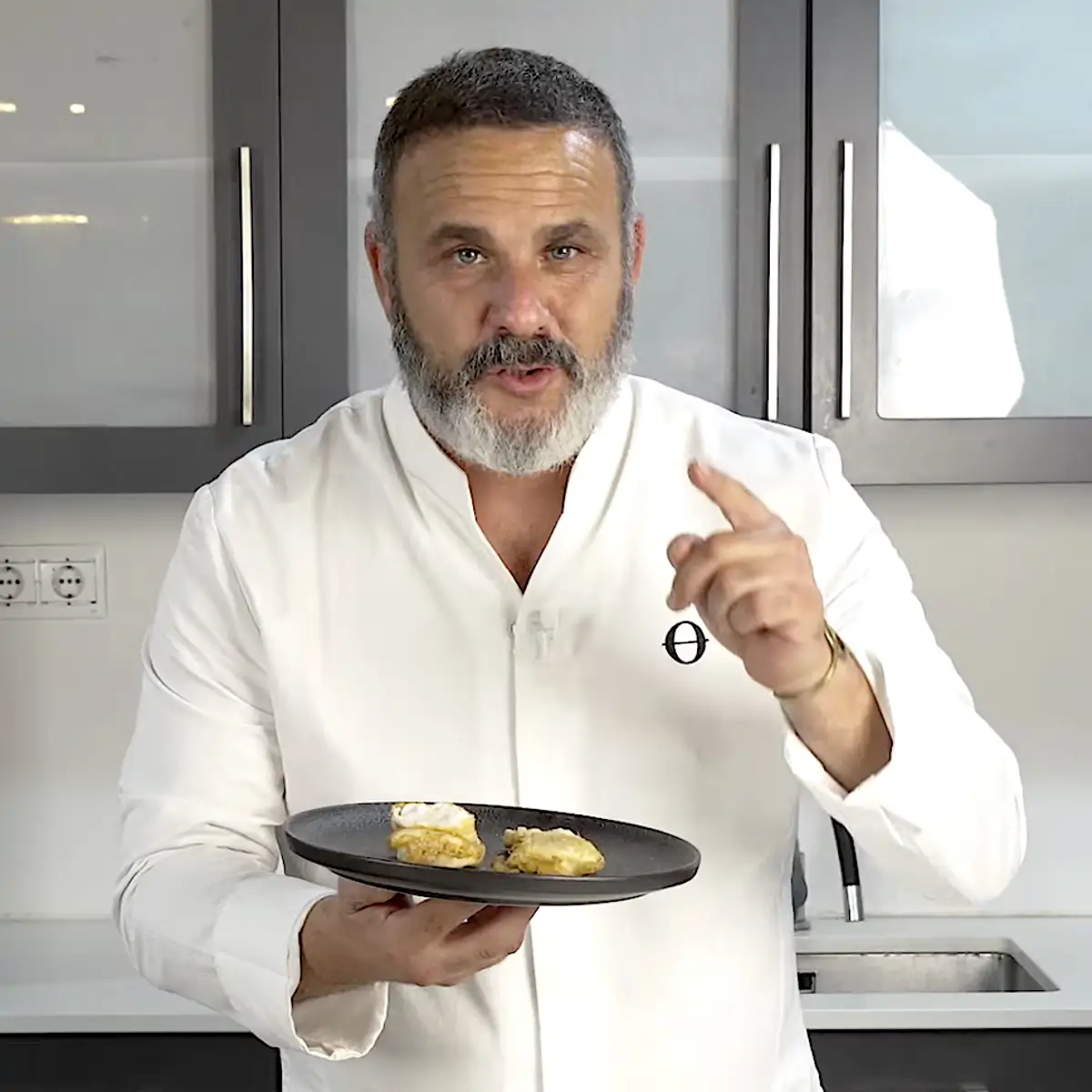 La merluza a la romana del chef Ángel León