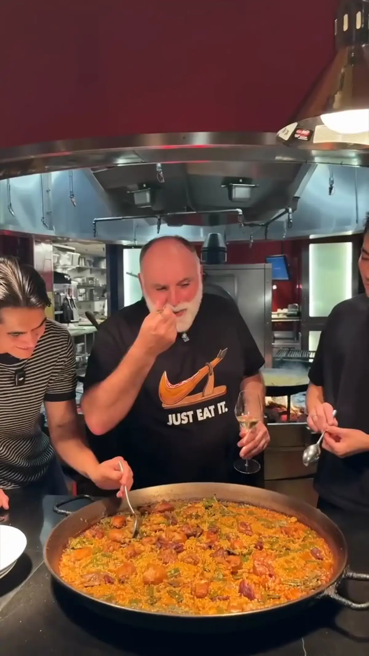 La paella valenciana tradicional de José Andrés