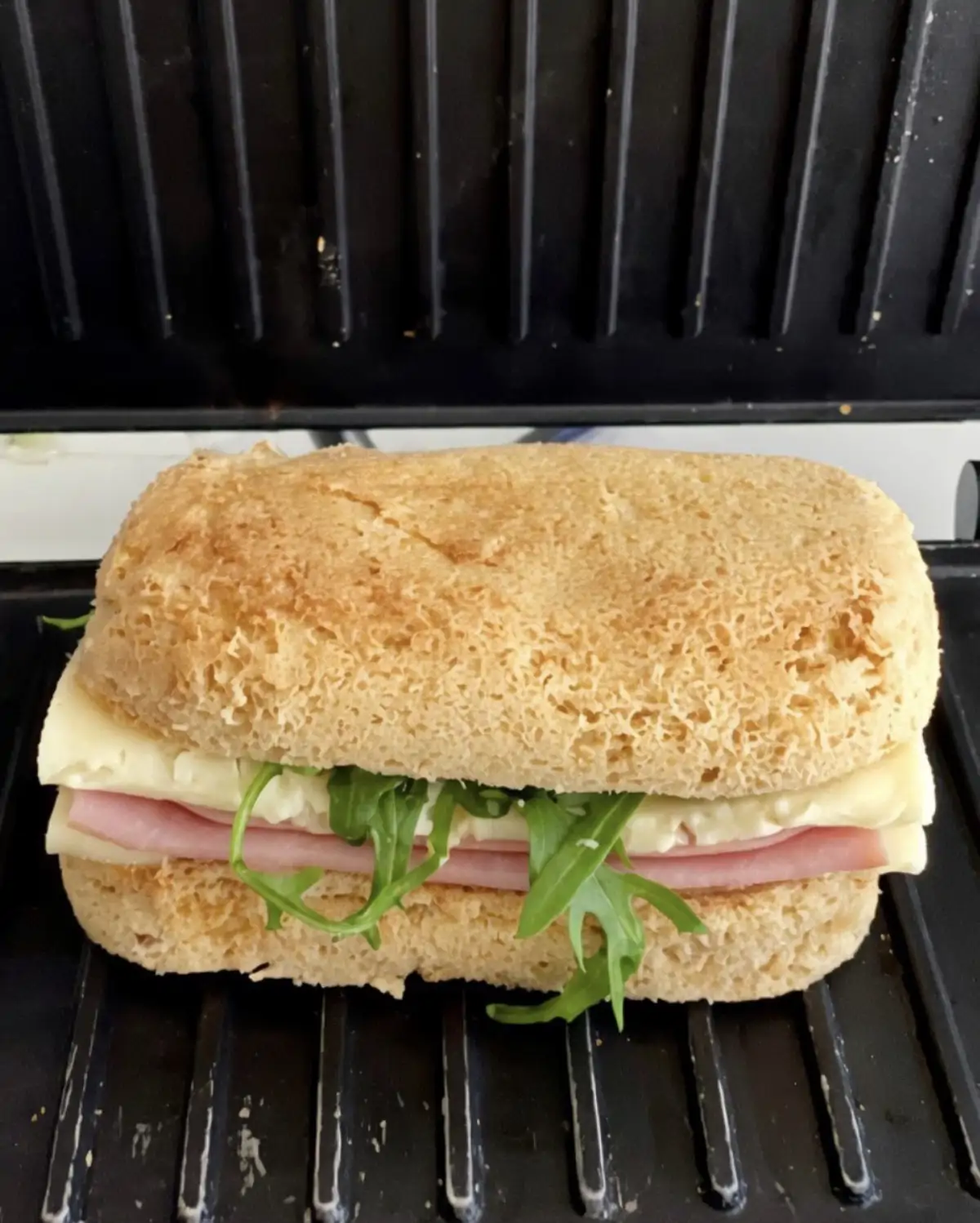 Con una lata de caballa: el sándwich proteico y saludable de Amelia Bono