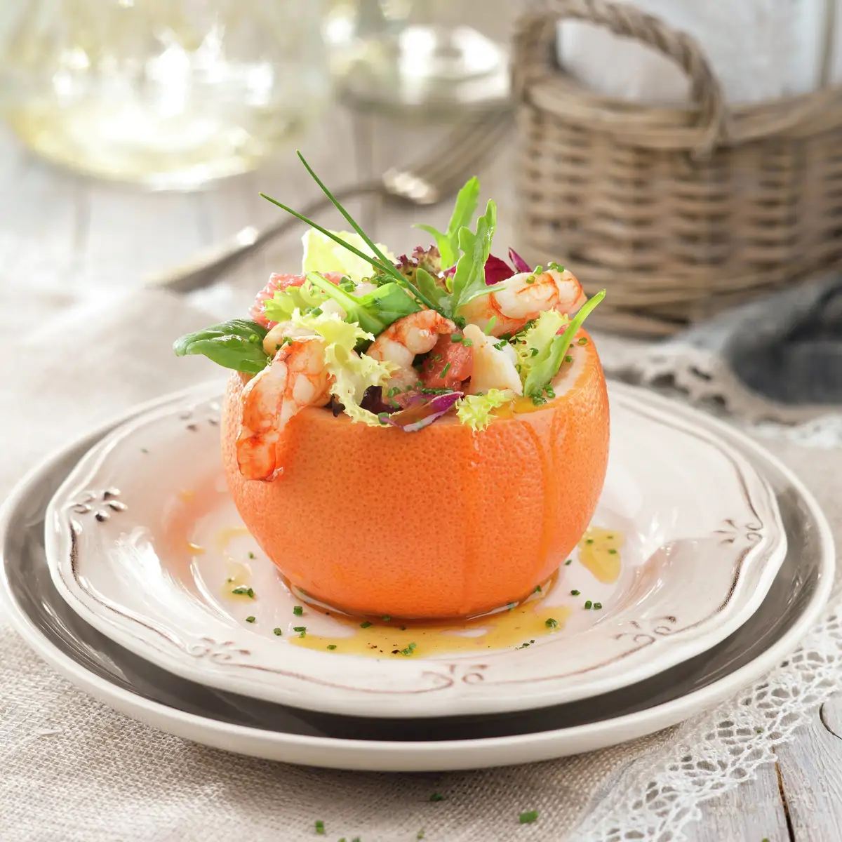 Ensalada con uvas, tomates secos, nueces y leche de coco