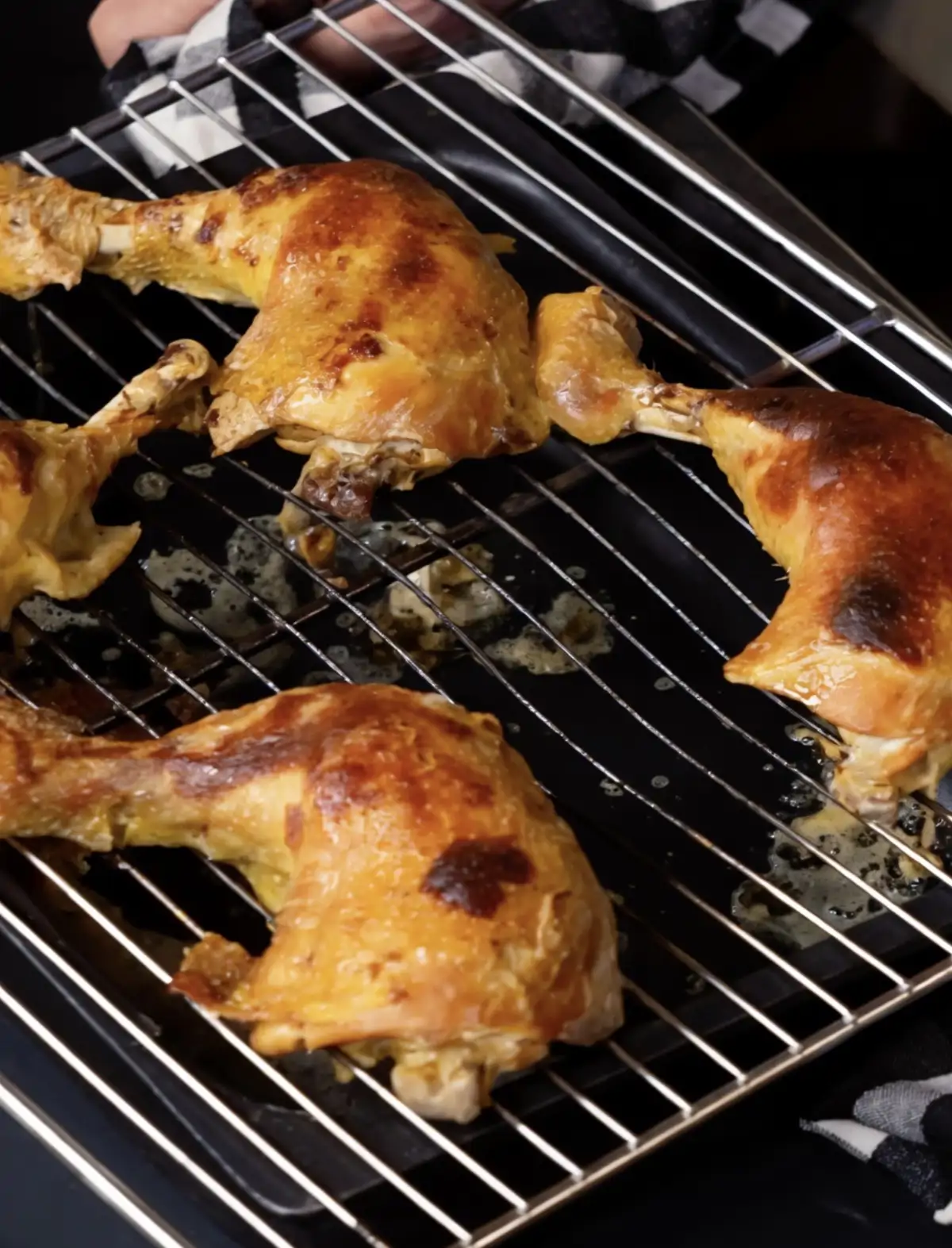 Muslos de pollo con leche y puré de patatas cremoso de los Hermanos Torres