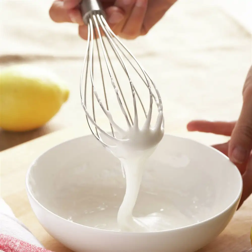 Postre frío de yogur y fruta en copa: una idea rápida, ligera y saludable