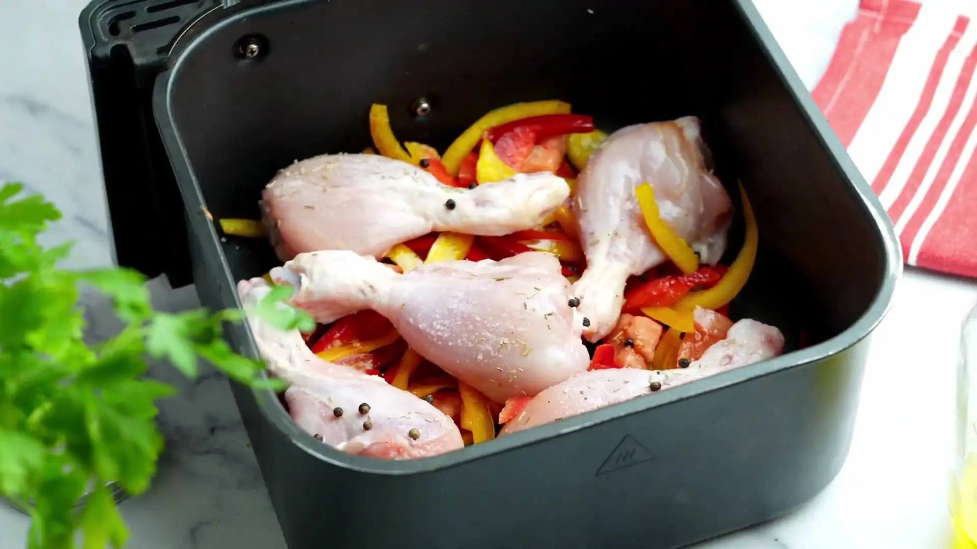 Muslos de pollo a la vizcaína en freidora de aire, una receta jugosa ...