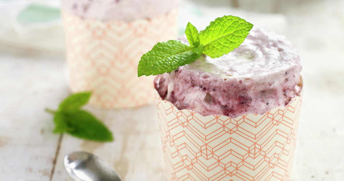 Cómo preparar un suflé helado de yogur con cerezas, un postre sencillo ...